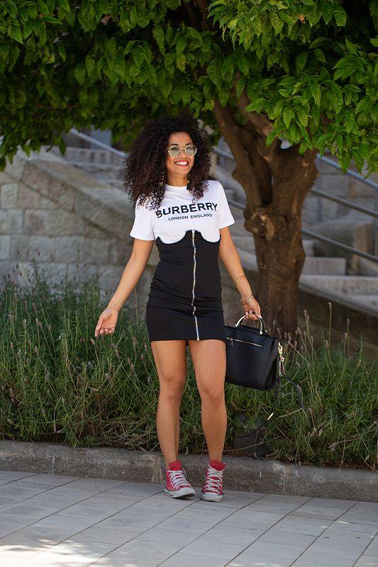 How to match the long T-shirt with the lower body (it looks too young ...